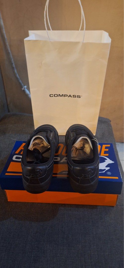 sepatu compass, Fesyen Pria, Sepatu , Sneakers di Carousell