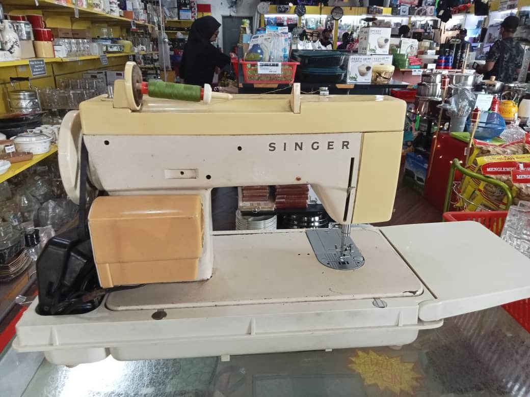 SINGER Sewing Machine 1280, Furniture & Home Living, Furniture, Other ...