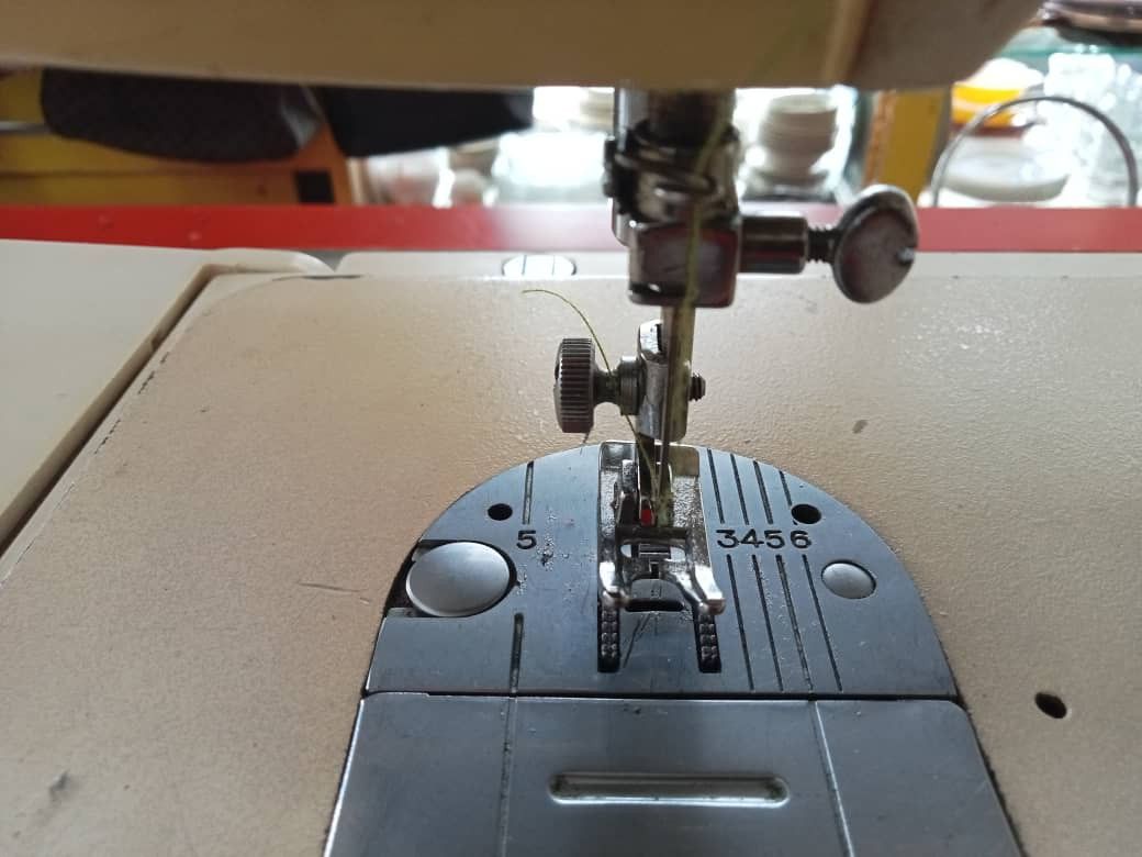 SINGER Sewing Machine 1280, Furniture & Home Living, Furniture, Other ...