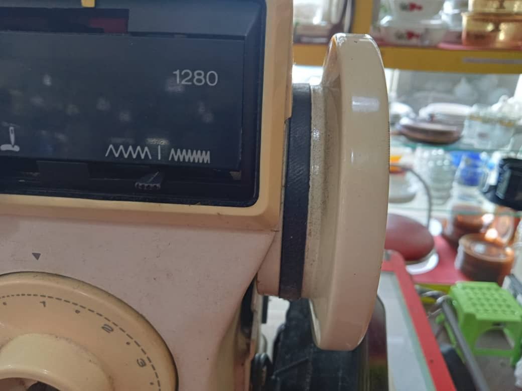 SINGER Sewing Machine 1280, Furniture & Home Living, Furniture, Other ...