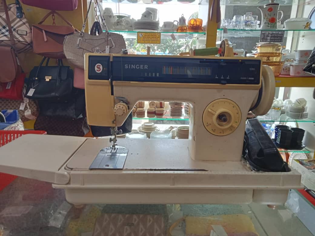 SINGER Sewing Machine 1280, Furniture & Home Living, Furniture, Other ...