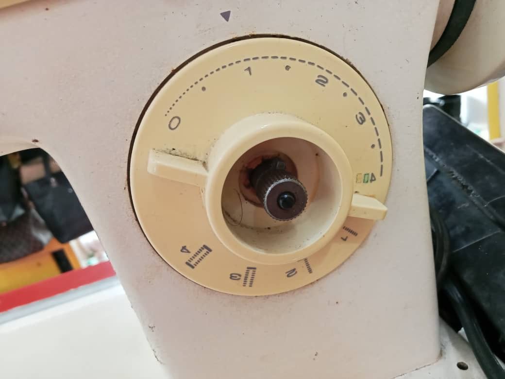 SINGER Sewing Machine 1280, Furniture & Home Living, Furniture, Other ...