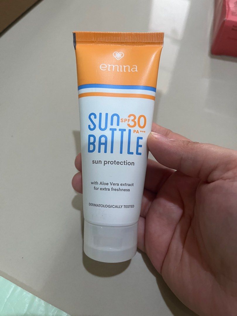 Sunscreen Emina Sun Battle spf 30 Baru masih segel, Kesehatan ...