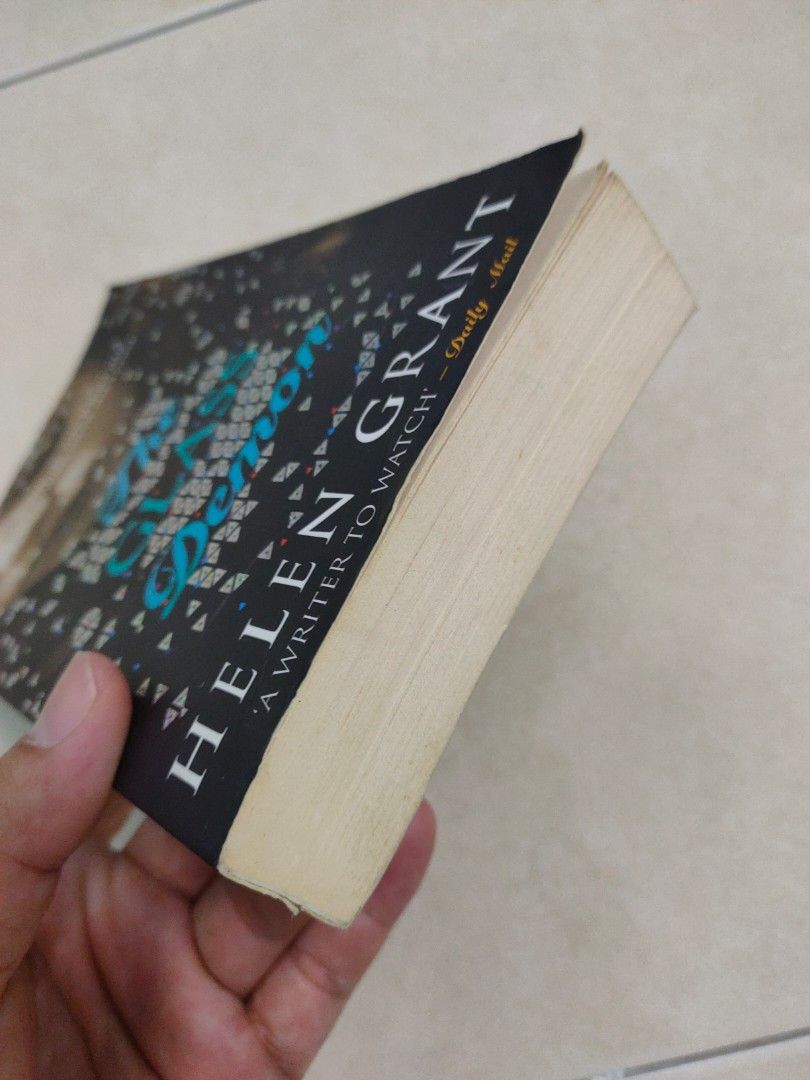 [Used] The Glass Demon by Helen Grant (YA / Mystery / Horror ...