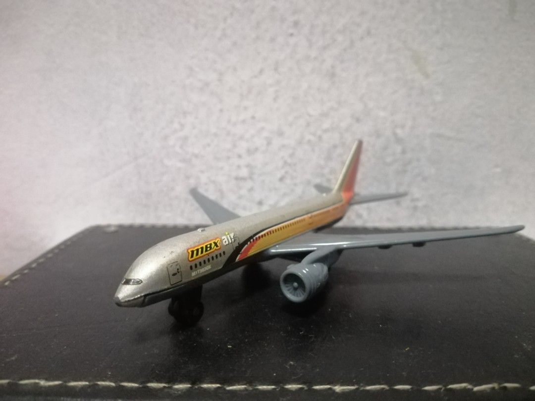 2009 Matchbox Boeing 787-8 Aircraft, Hobbies & Toys, Collectibles ...