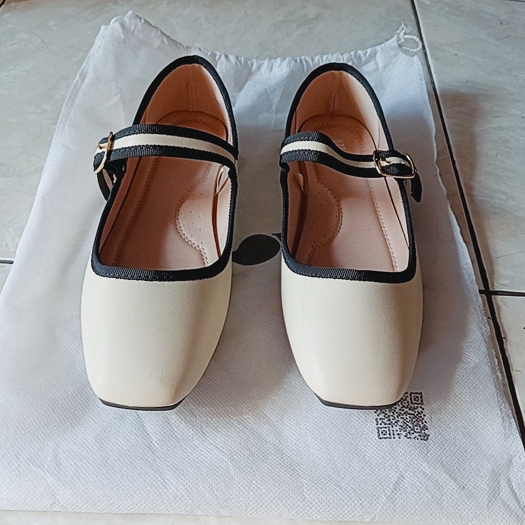 Blow Ariel Mary Jane Flat Shoes, Fesyen Wanita, Sepatu di Carousell