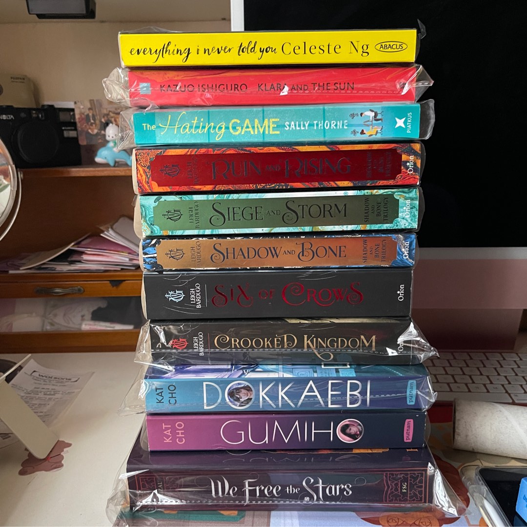 Booktok and Classic English Books, Hobbies & Toys, Books & Magazines ...