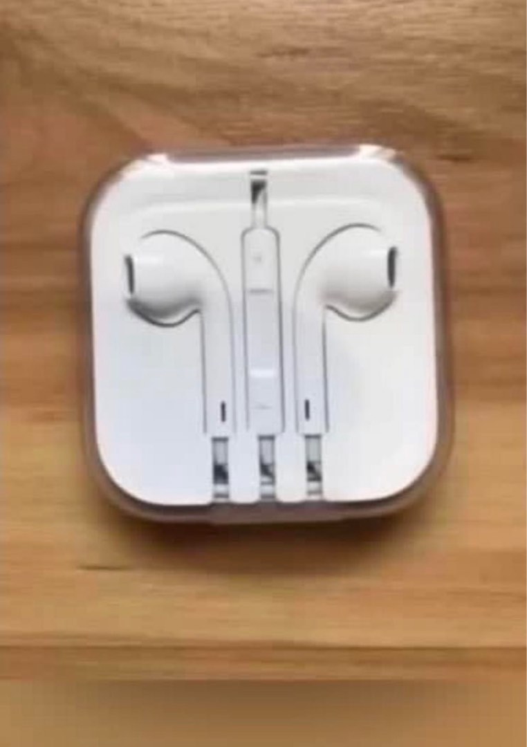 Brand NEW authentic Wired Apple Earpods with 3.5mm plug, Audio ...