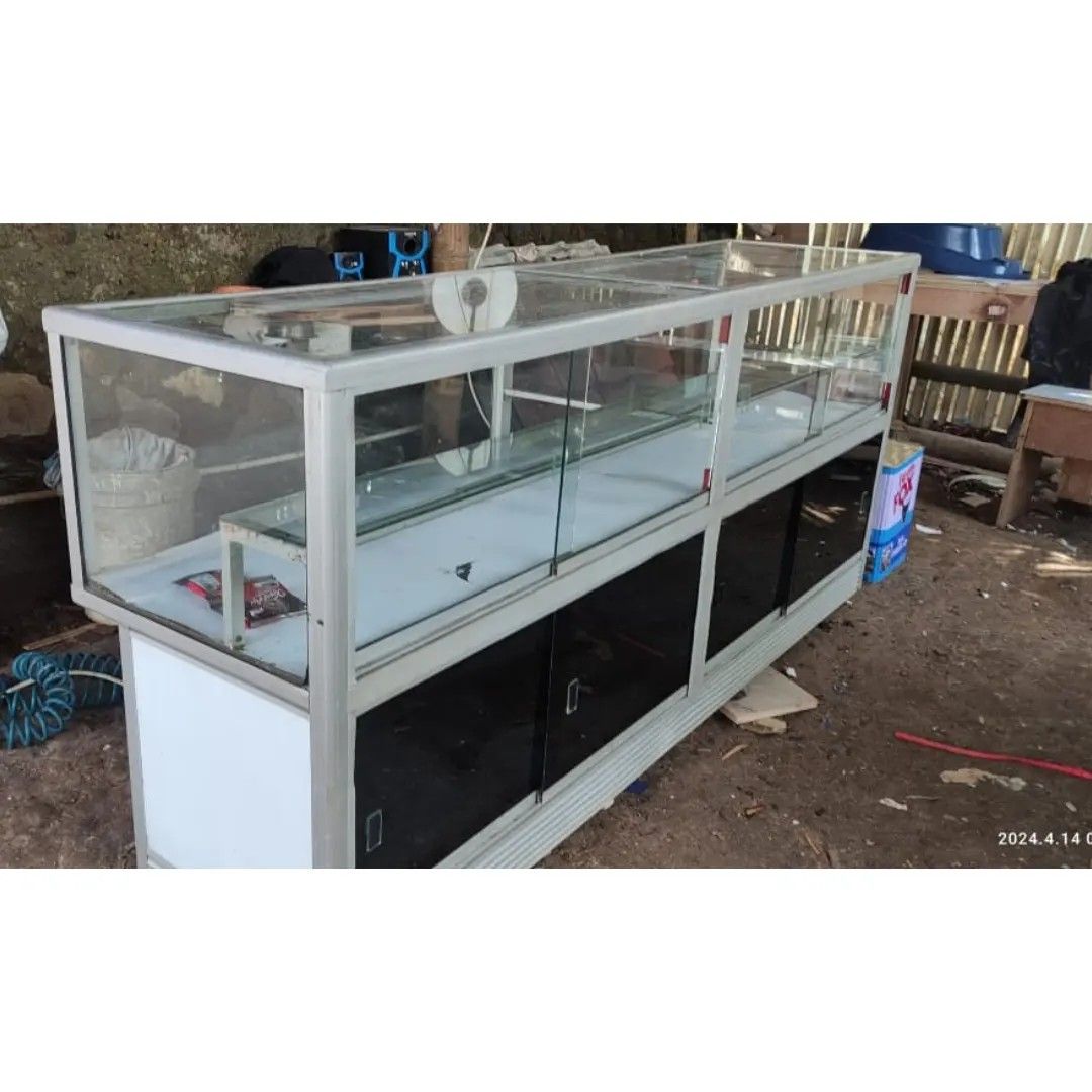 Etalase kaca bekas counter, Perabotan Rumah di Carousell