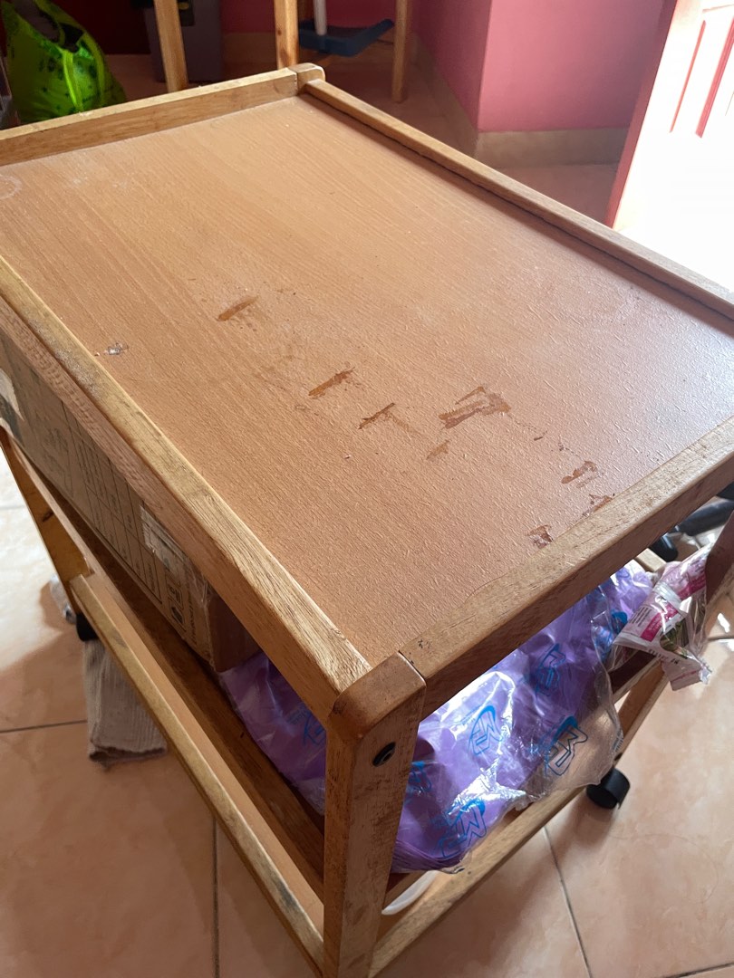 Meja kayu 2 rak sekat, Perabotan Rumah di Carousell