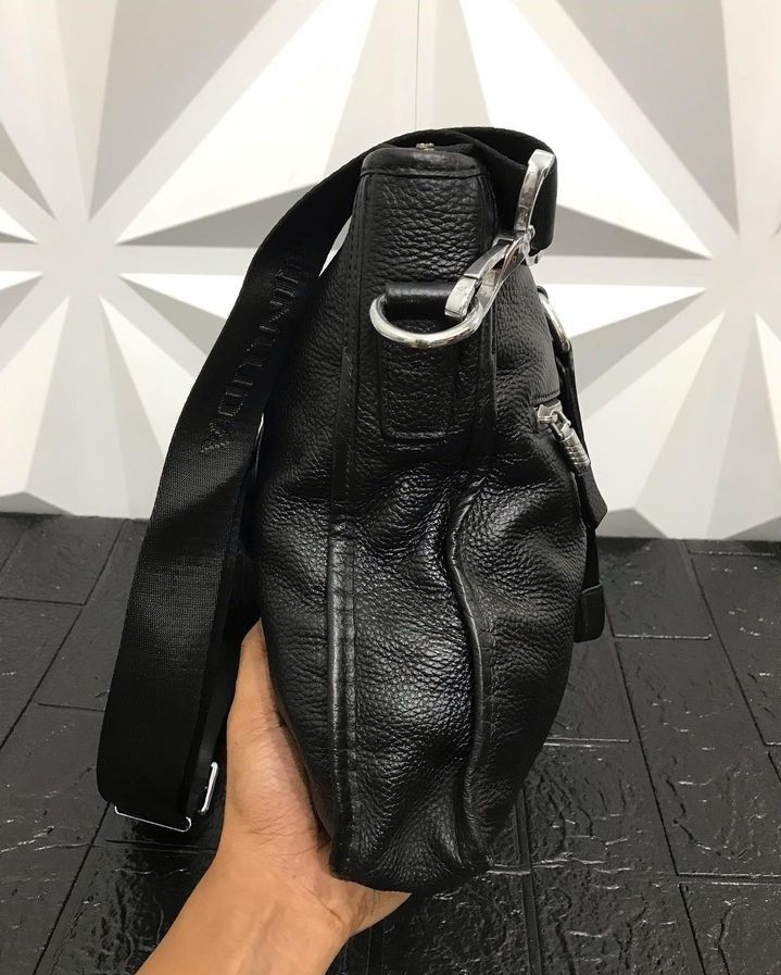 PRADA MADE IN ITALY FULL KULIT ASLI, Barang Mewah, Tas & Dompet di ...