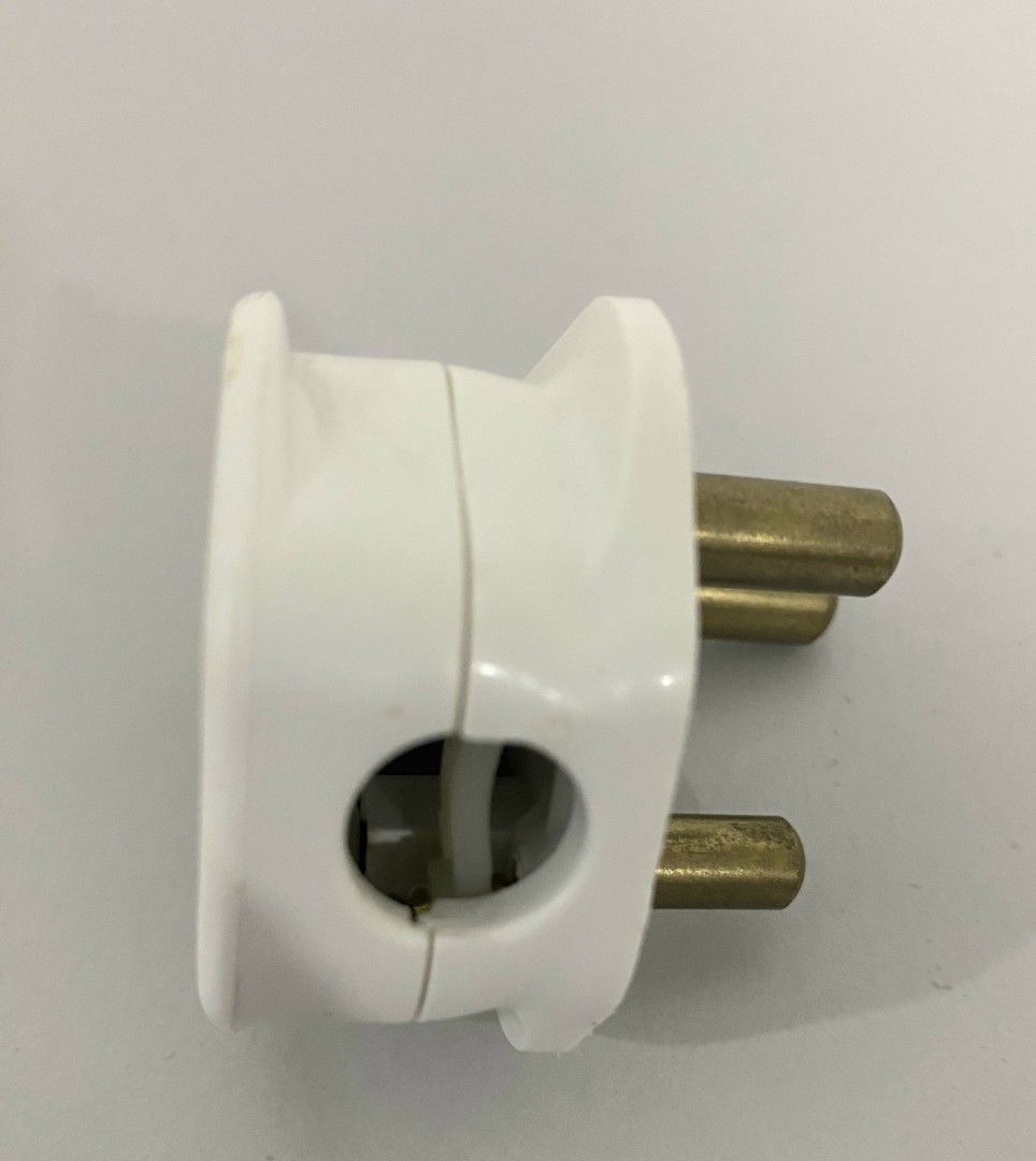 Round 3-Pin Plug Top, TV & Home Appliances, Electrical, Adaptors ...