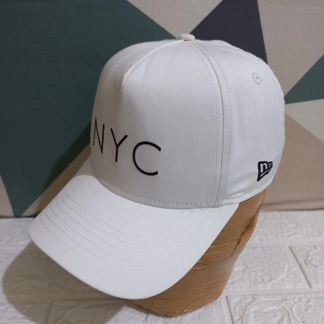 Topi New Era NYC Putih, Fesyen Pria, Aksesoris, Topi di Carousell