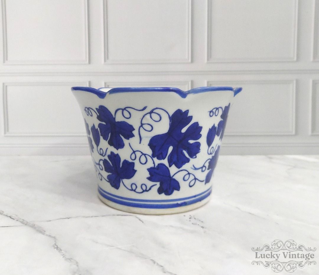 Vintage Pot Porselen Keramik Chinese Biru Putih Bunga Batik, Antik ...