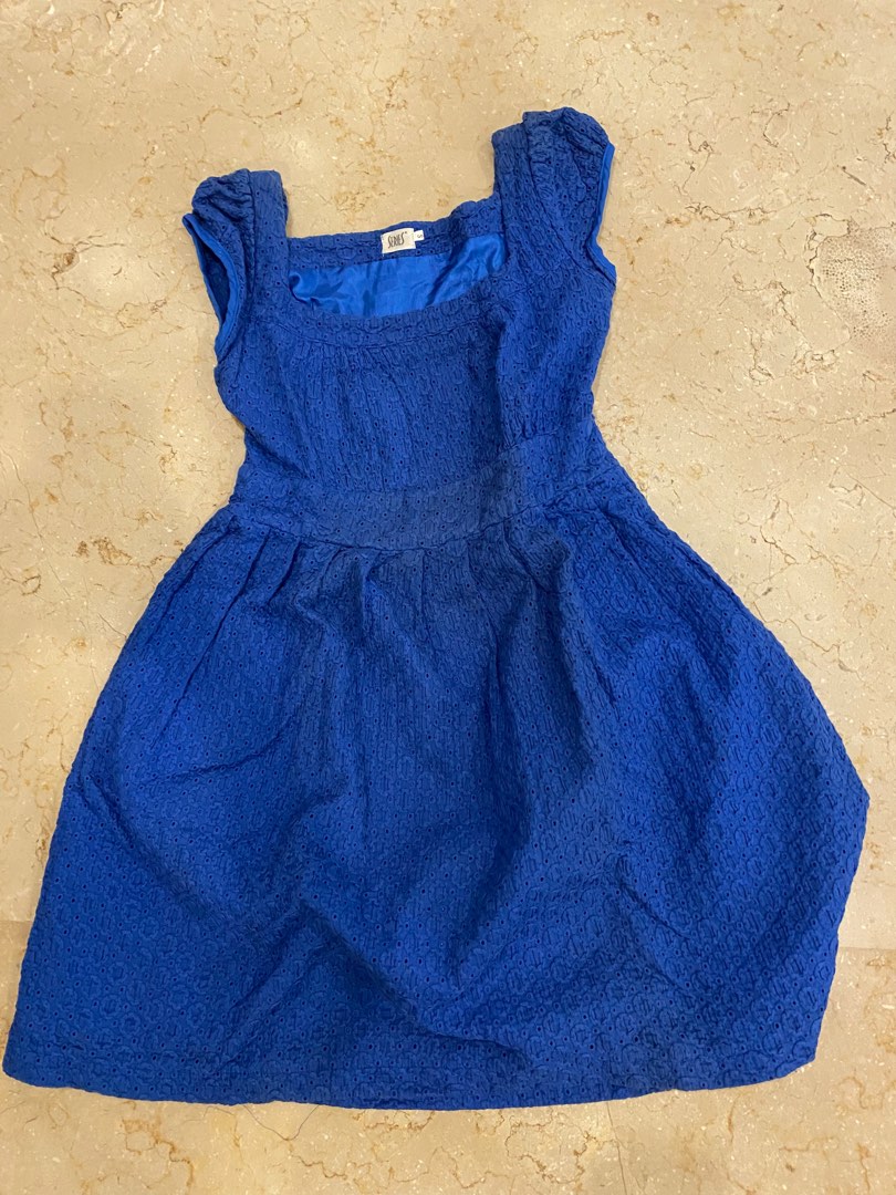 Blue dress bagus bahan mewah, Fesyen Wanita, Muslim Fashion, Gaun di ...