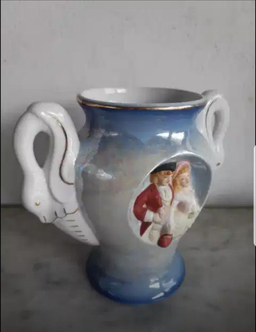 Guci/fas bunga antik, Antik, Pajangan di Carousell