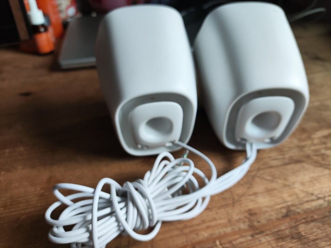 Logitech Z Usb Powered Compact Pc Speakers Audio Soundbars Speakers Amplifiers On Carousell