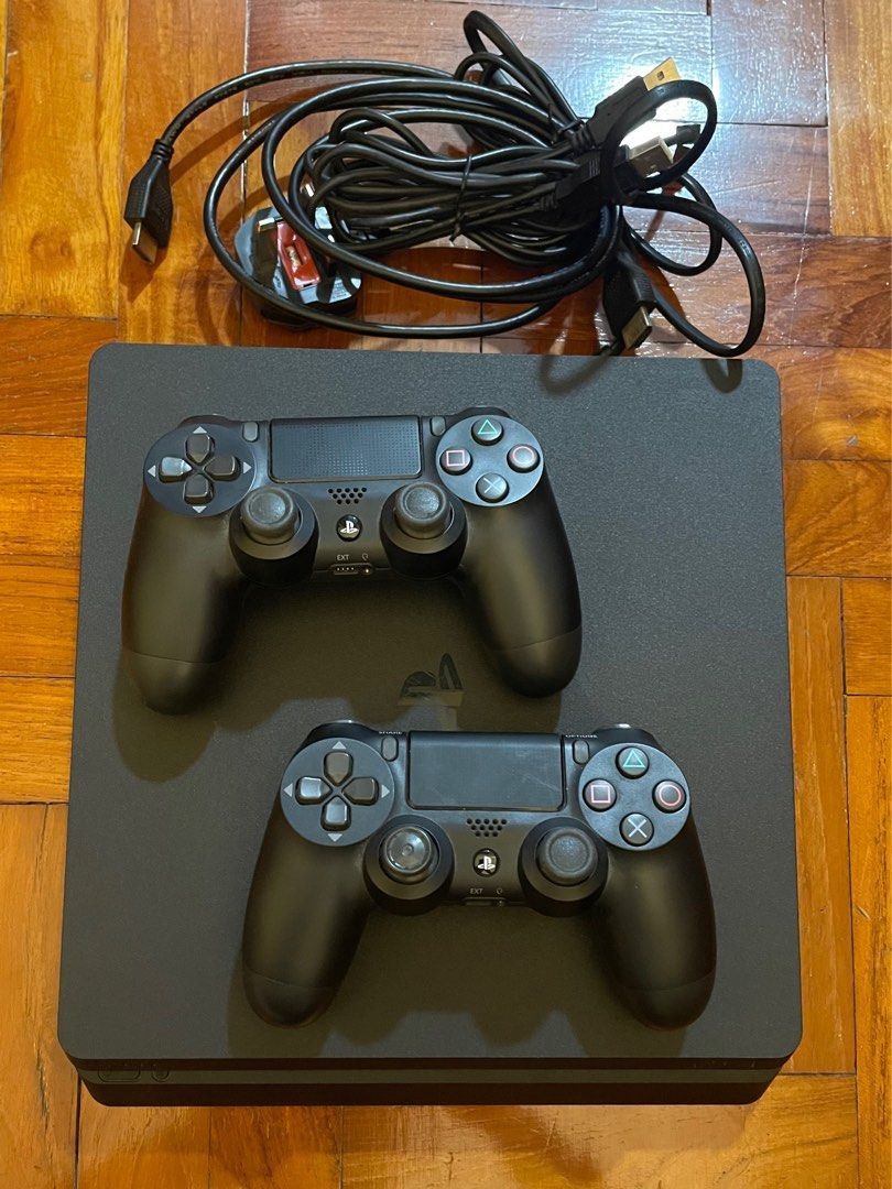 ps4 console 2 controllers