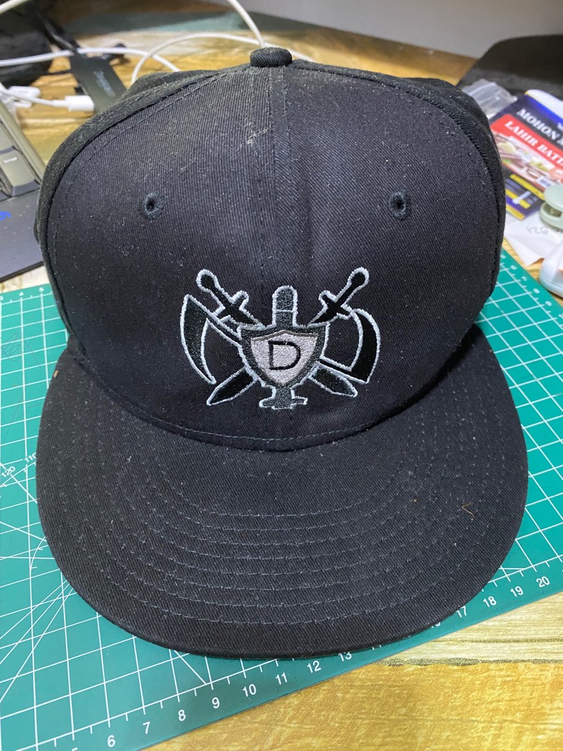 Topi snapback new era x raiders, Fesyen Pria, Aksesoris, Topi di Carousell