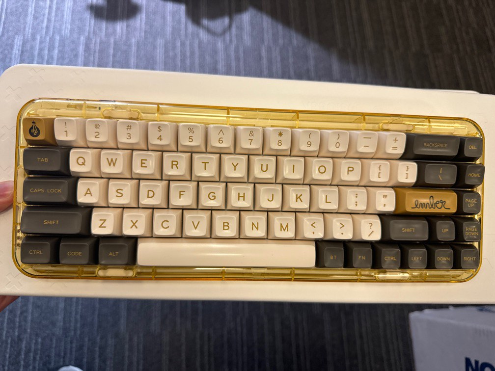 MelGeek Mojo68 Ember Custom & Programmable Bluetooth Mechanical Keyboard, 電腦＆科技, 電腦周邊及配件, 電腦鍵盤及 ...