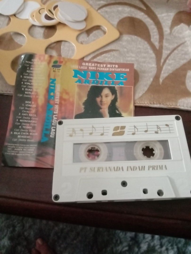 NIKE ARDILLA | RONA RONA BIRU | KASET PITA, Musik & Media, CD, DVD ...