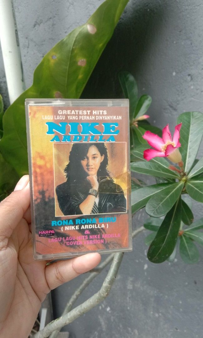 NIKE ARDILLA | RONA RONA BIRU | KASET PITA, Musik & Media, CD, DVD ...