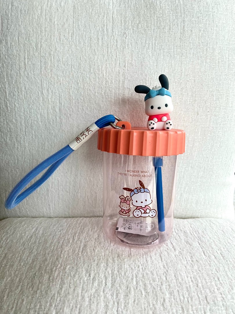 Miniso Sanrio Pochacco pc狗水樽（520 ml), 傢俬＆家居, 廚具和餐具, 廚水杯、水壺 - Carousell