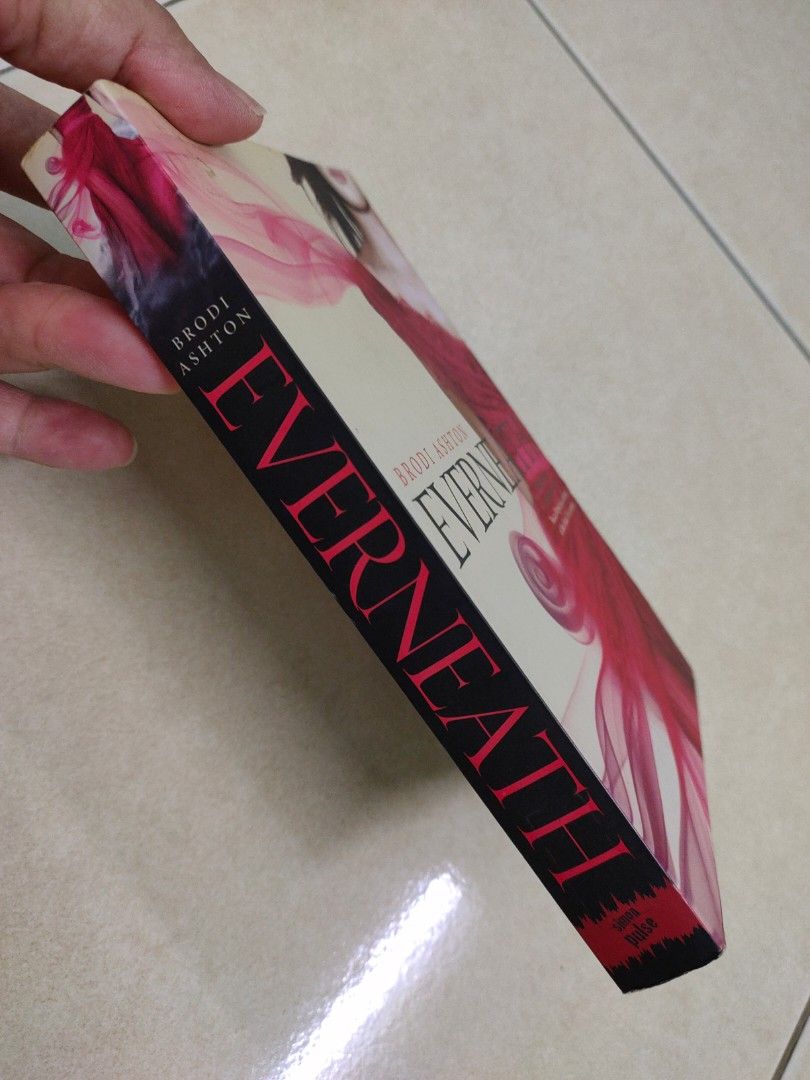 [Used] Everneath by Brodi Ashton (YA > Fantasy / Romance / Paranormal ...