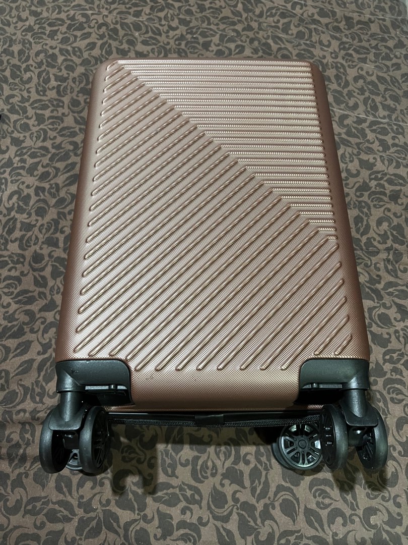 Voyager cabin size, hand carry, small luggage, Hobbies & Toys, Travel ...