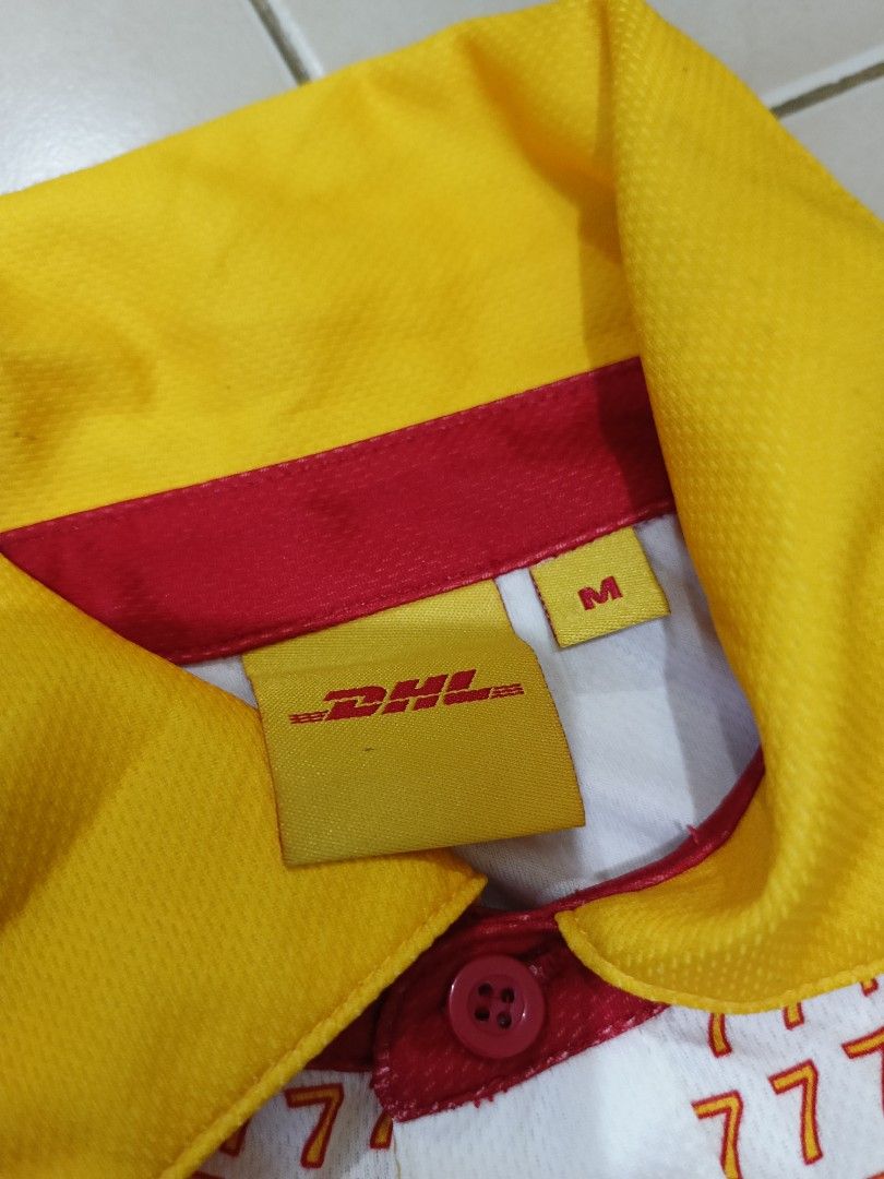 baju T-shirt DHL original size M, Fesyen Pria, Pakaian , Atasan di ...