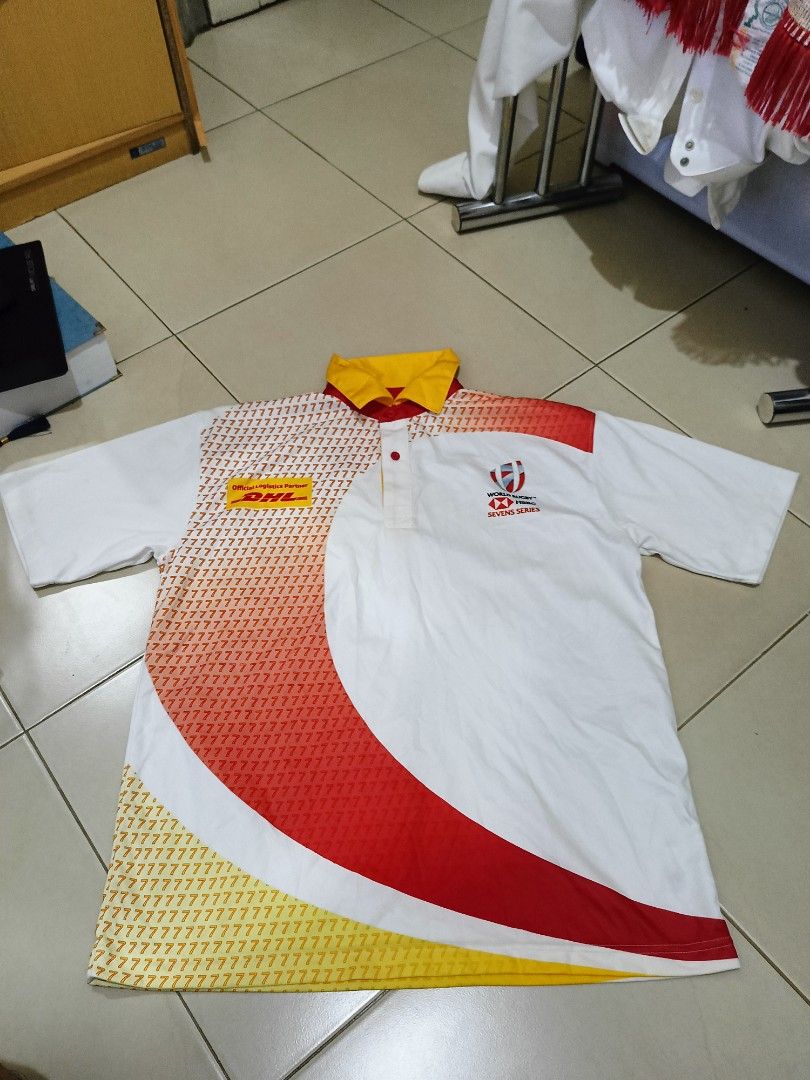 baju T-shirt DHL original size M, Fesyen Pria, Pakaian , Atasan di ...