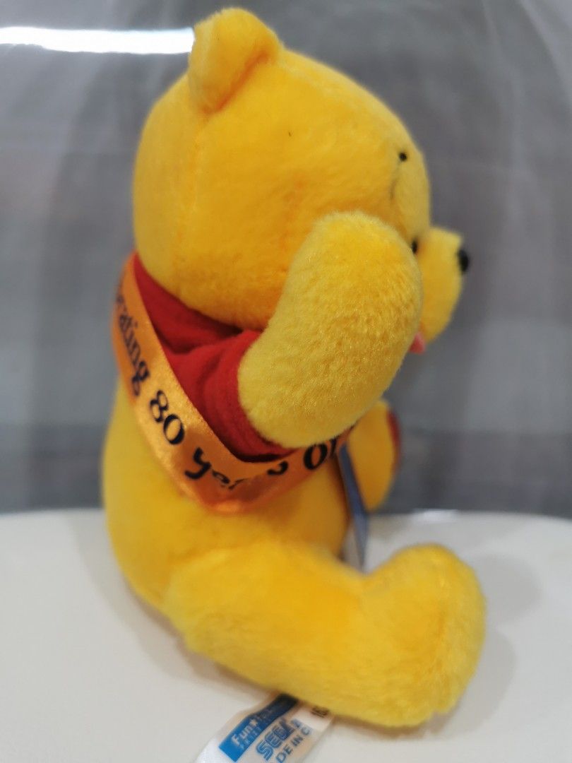 DISNEY WINNIE THE POOH & FRIENDS Cute Smiley Winnie The Pooh Waving his ...