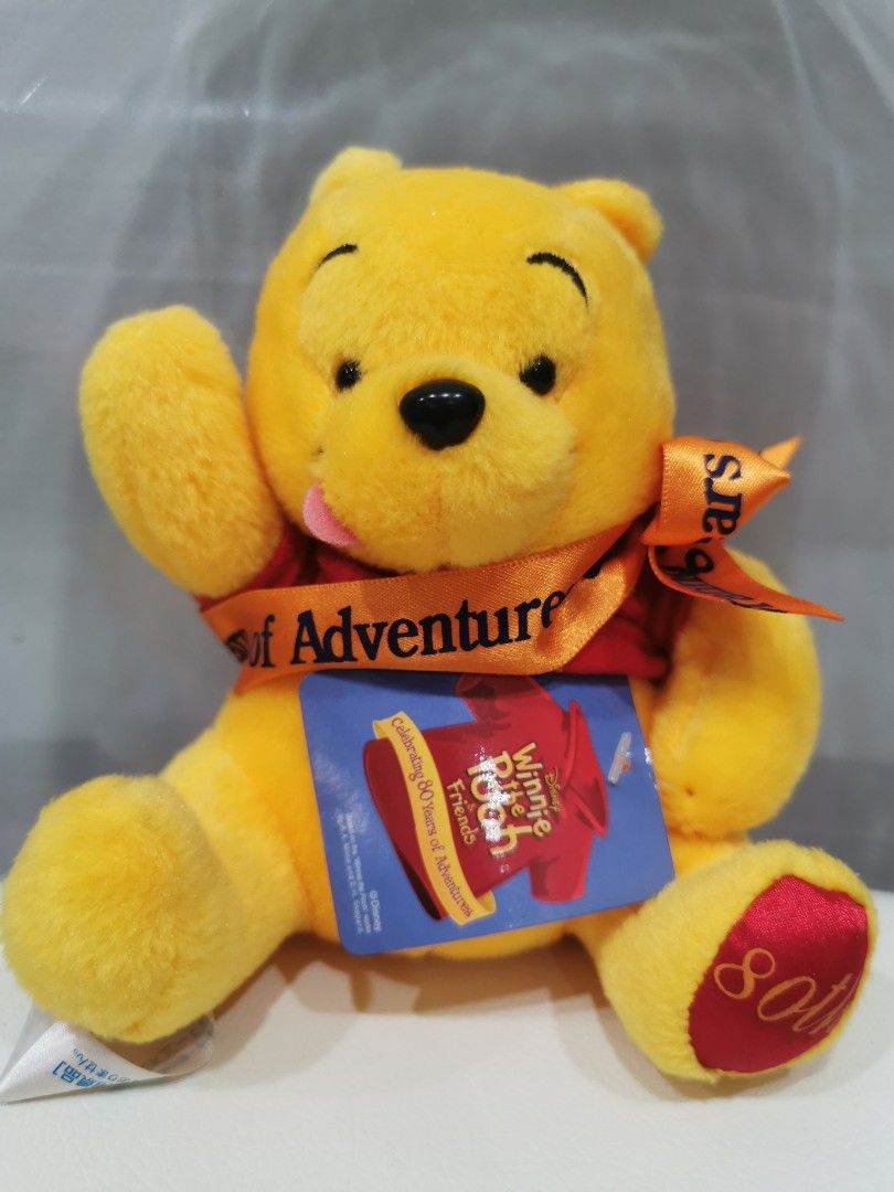 DISNEY WINNIE THE POOH & FRIENDS Cute Smiley Winnie The Pooh Waving his ...