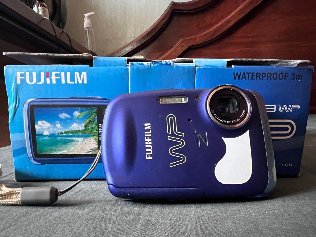 Fujifilm z33 wp underwater camera defective, Photography, Cameras on Carousell