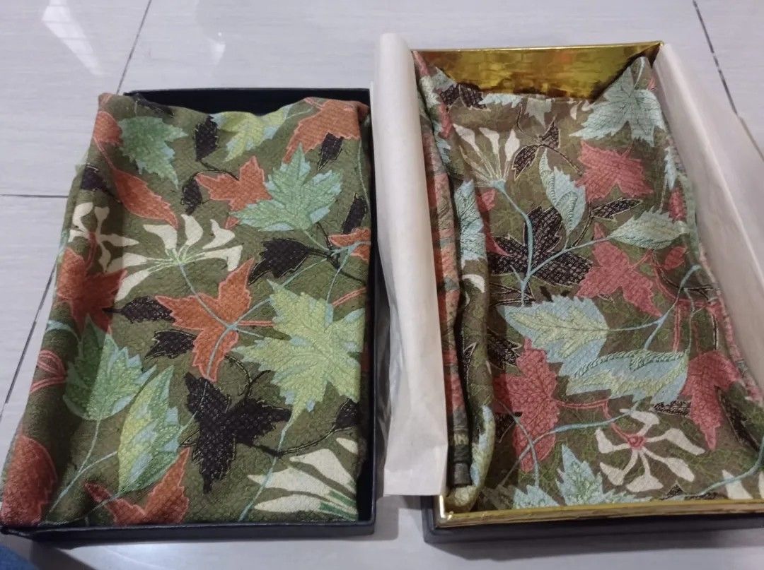 Kain dan selendang, Fesyen Wanita, Pakaian Wanita, Lainnya di Carousell