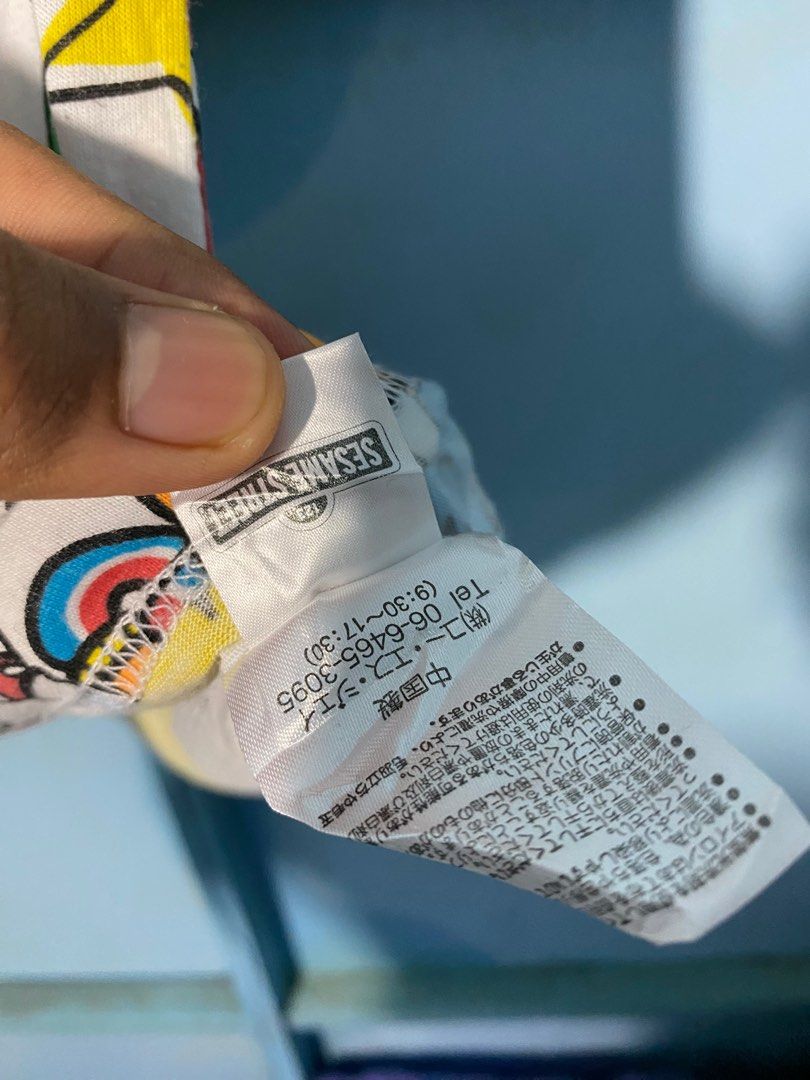 Kaos Universal studios sesame street elmo aop fullprint, Fesyen Pria, Pakaian , Atasan di Carousell