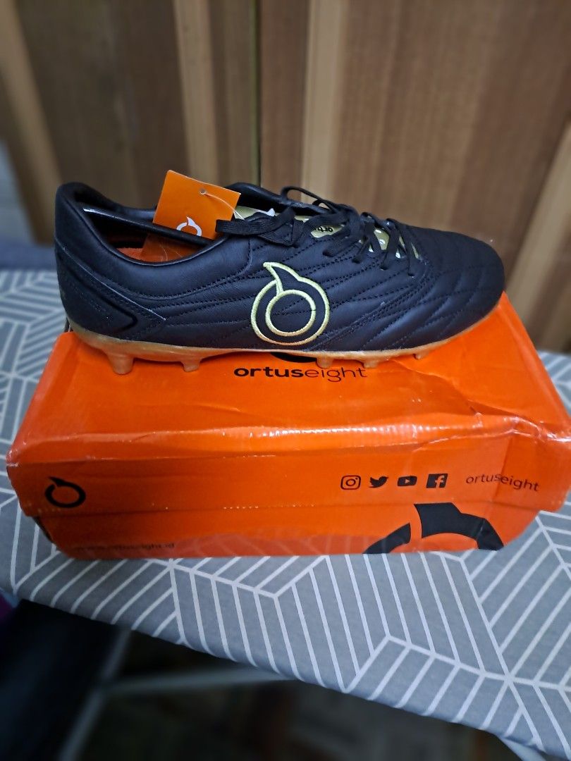 Ortuseight Football Shoes, Men's Fashion, Activewear on Carousell