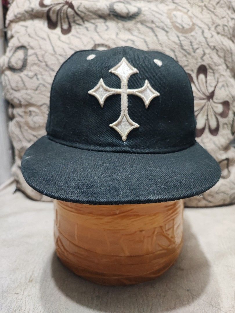 Topi Salip Logo Besar, Fesyen Pria, Aksesoris, Topi di Carousell