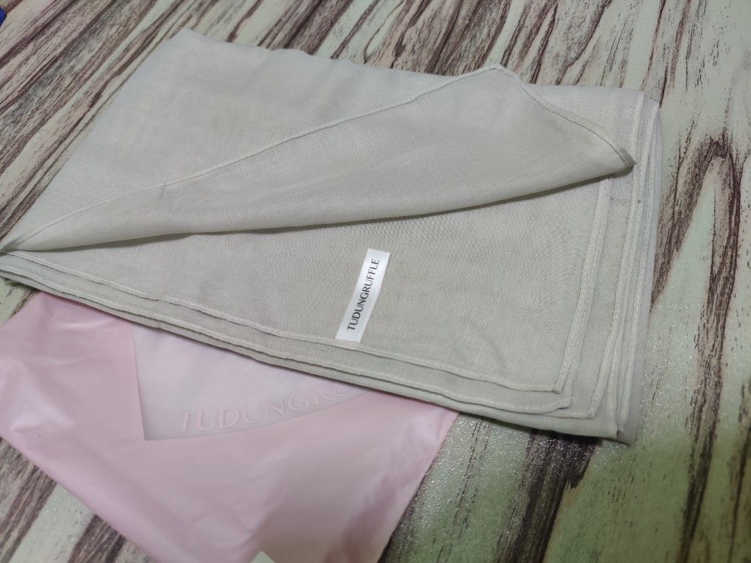 Tudung ruffle plain, Women's Fashion, Muslimah Fashion, Hijabs on Carousell