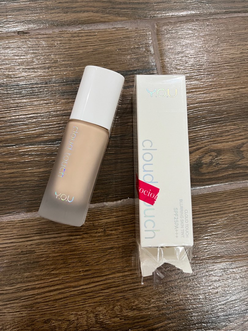 YOU Cloud Touch Blurring Skin Tint, Kesehatan & Kecantikan, Rias Wajah ...