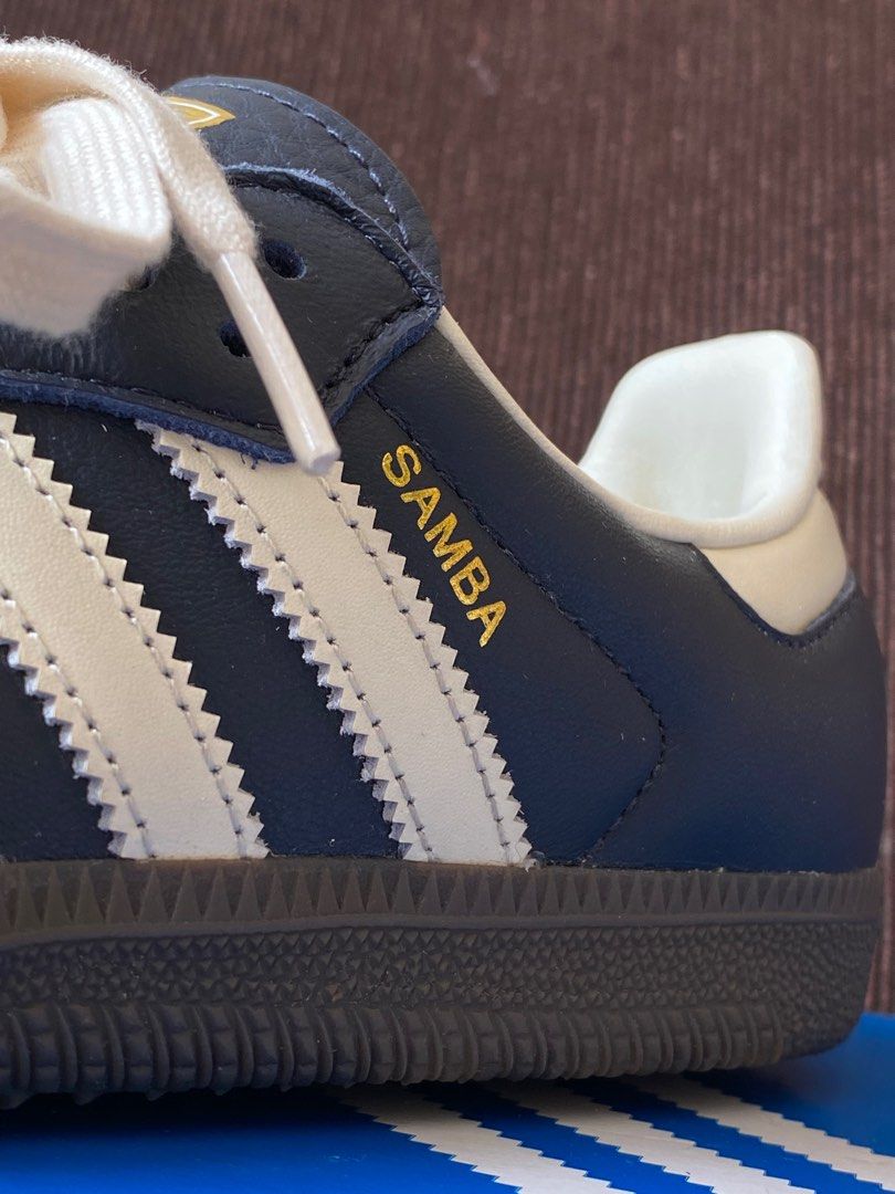 Adidas Samba navy gum, Fesyen Wanita, Sepatu di Carousell