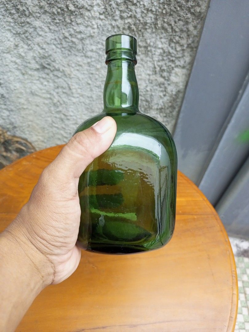 Botol Jadul warna hijau, Antik, Pajangan di Carousell
