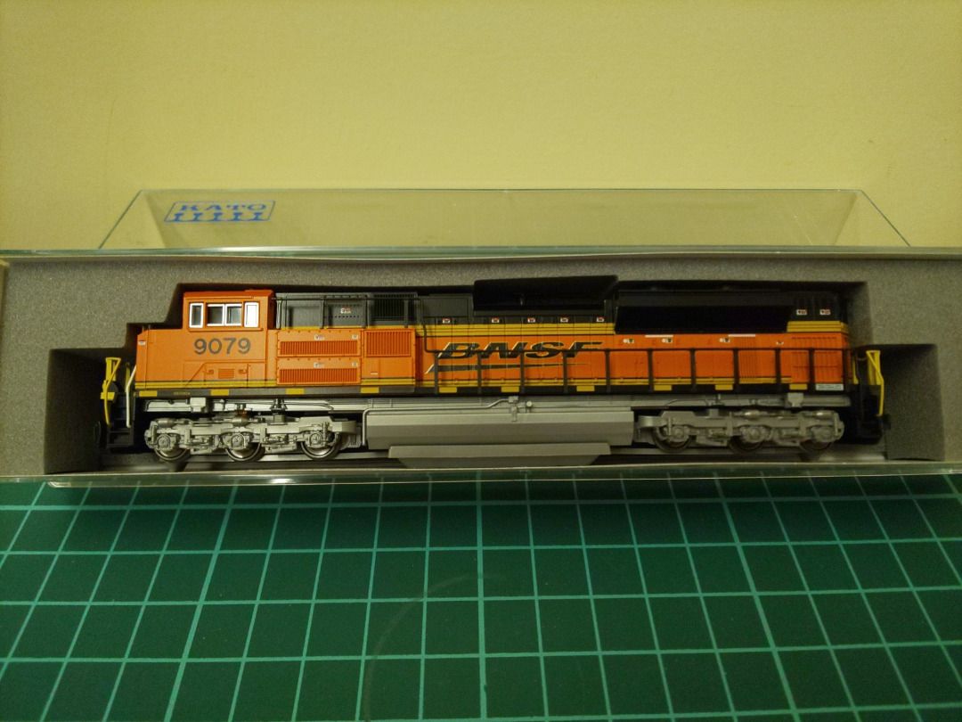 Kato 176-8527 EMD SD70ACe BNSF #9079, 書籍、休閒與玩具, 玩具、公仔、桌遊在旋轉拍賣
