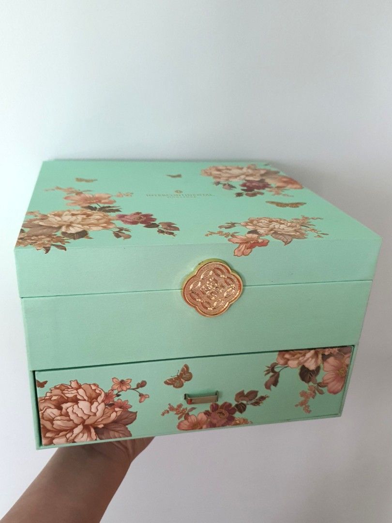 Mooncake Box & Tea Set - By Intercontinental, Furniture & Home Living ...