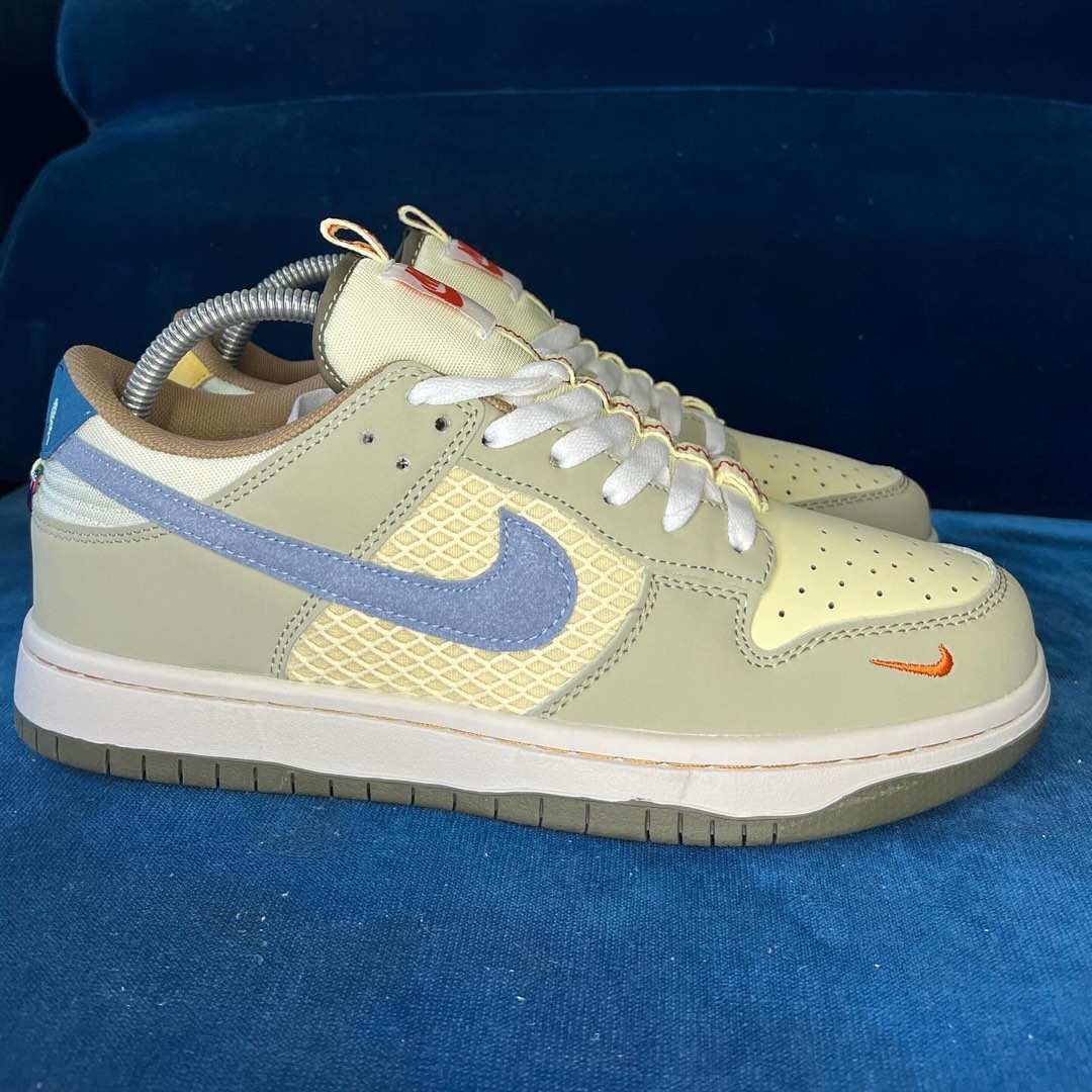 NIKE SB DUNK LOW CARTOON, Fesyen Pria, Sepatu , Sneakers di Carousell