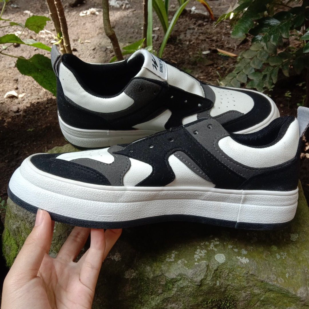 Sepatu Sneakers Wanita Black White Hitam Putih, Fesyen Wanita, Sepatu ...