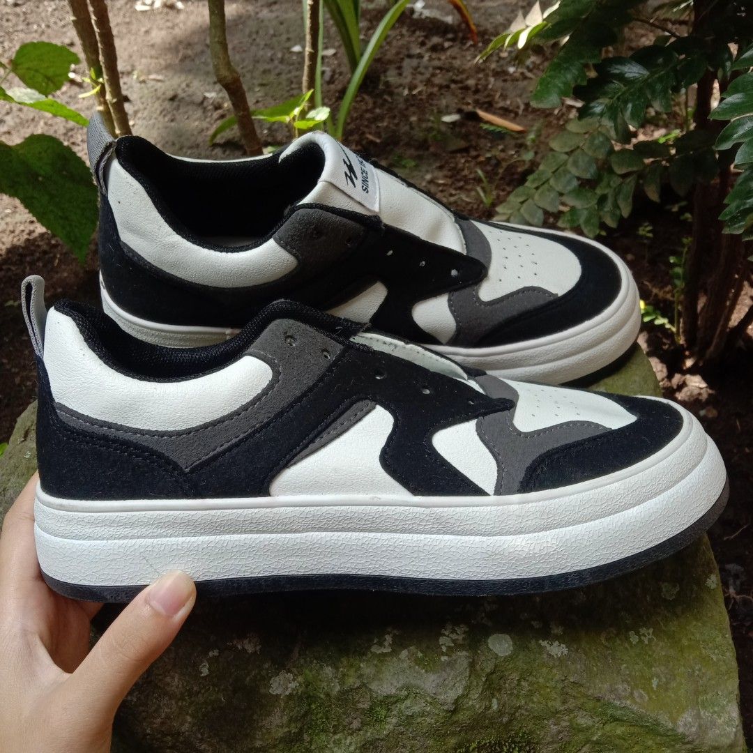Sepatu Sneakers Wanita Black White Hitam Putih, Fesyen Wanita, Sepatu ...