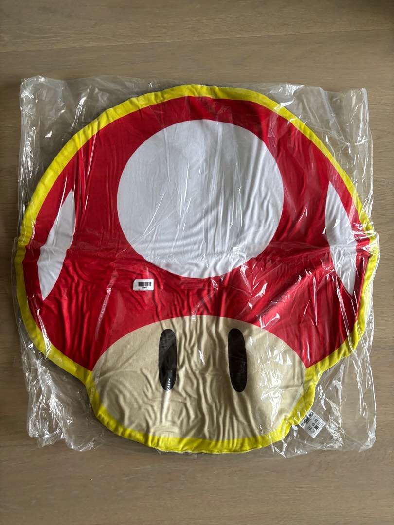 Super mario 蘑菇 地氈 地墊 floor mat, 傢俬＆家居, 家居裝飾, 地氊 - Carousell