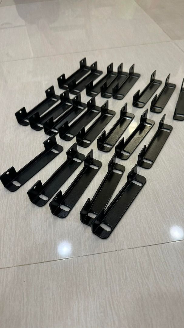 全新 L型 固定支架 烤漆件 12x2cm 拉長孔 五金 改裝 露營車 黑魂 五金零件, 家具及居家用品, 居家改善及收納用品, 居家改善及收納用品在旋轉拍賣