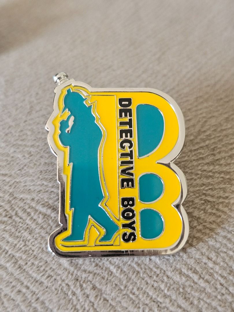 DETECTIVE BOYS - CONAN gatcha PIN -Opened not used USJ 2024, Hobbies ...